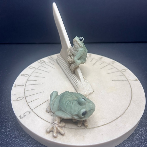 Accents | Sundial With Frogs Home Garden Decor 8 Round Resin | Poshmark